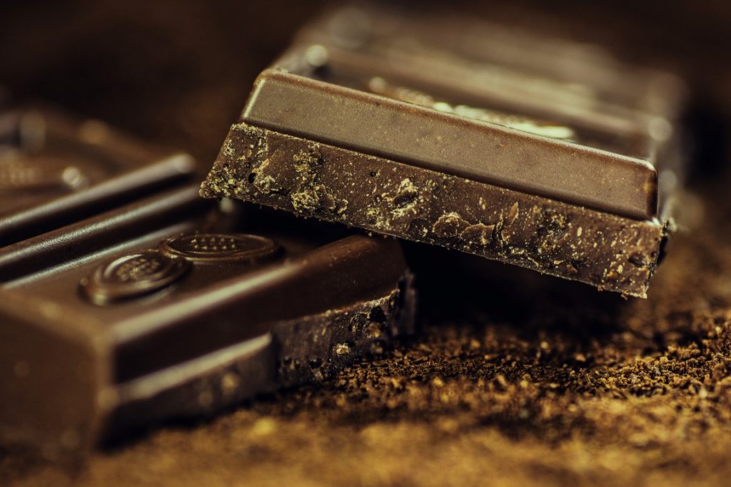 Diferencia entre chocolate puro y sucedáneo en yogurshop